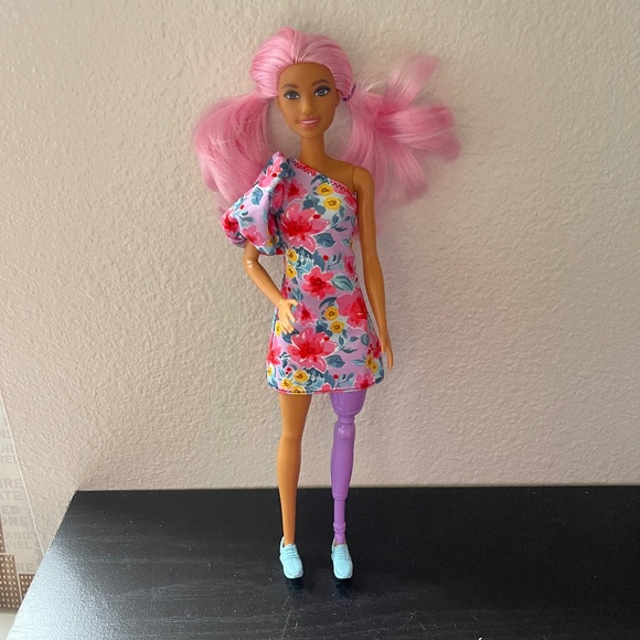 Mattel | Toys | Mattel Barbie Fashionista Doll With One Prosthetic Leg ...